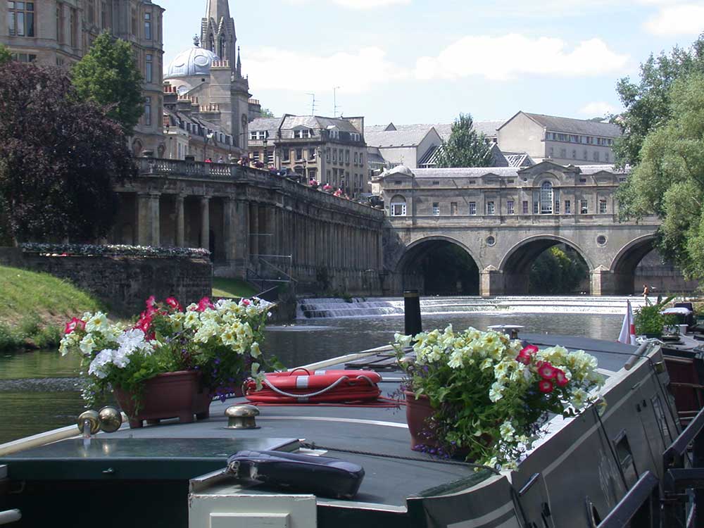 Beautiful Spring Cruising Routes - Anglo Welsh Ltd